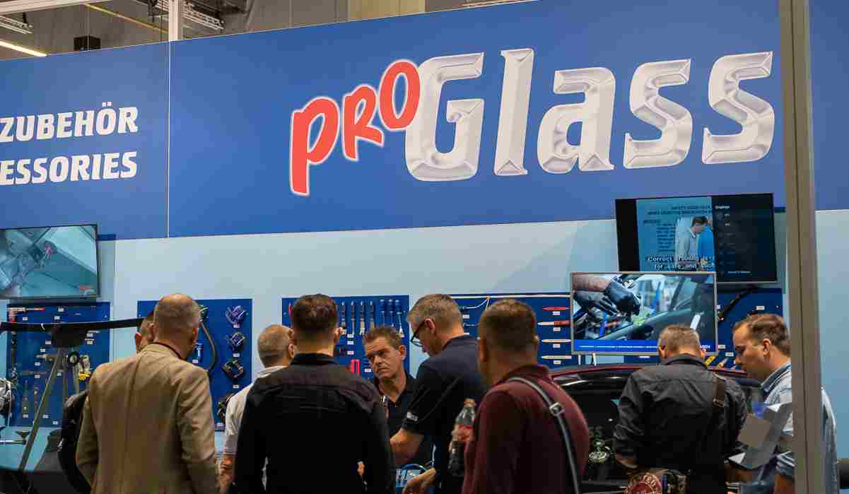 ProGlass präsentiert OCTOPUS DIGITAL Kalibriervorrichtung | Autoglaser.de